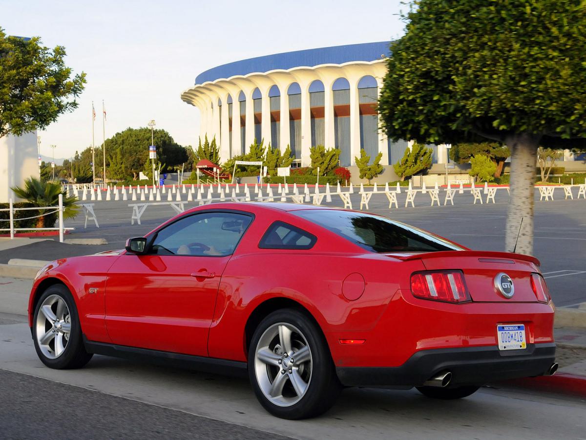 Ford Mustang V 4.0i V6 (205 Hp)